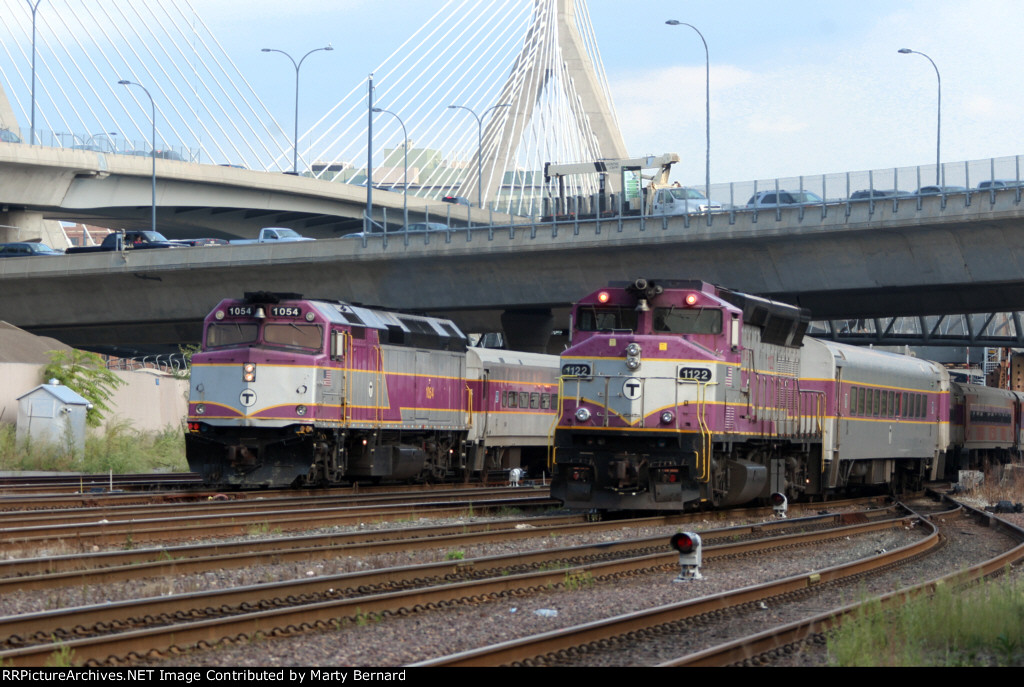 MBTA 1122 Pushing Into North Station and 1054 With Homebound Commuters
